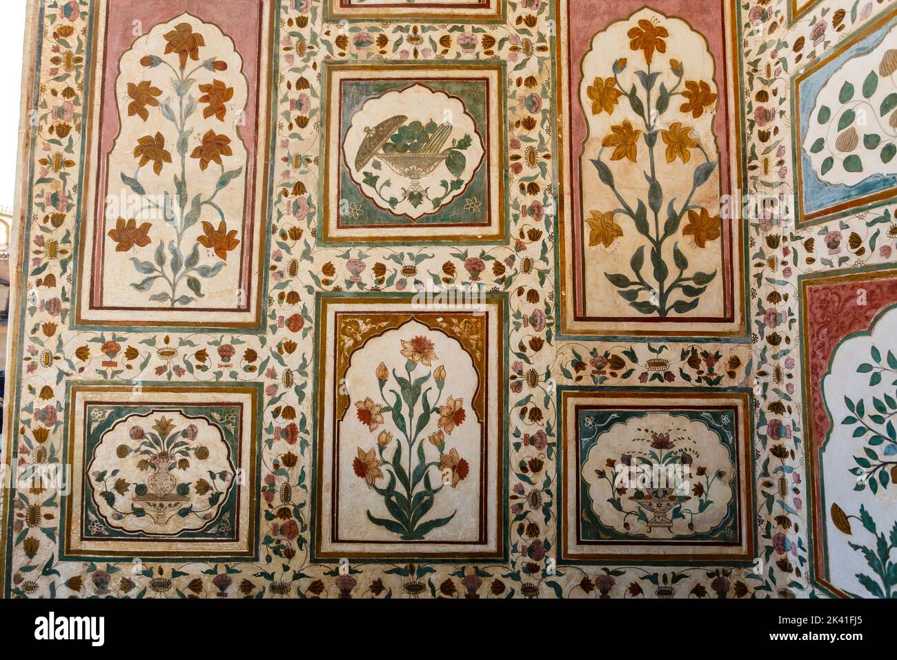 Rich decorated exterior of Amber Fort, Jaipur, Rajasthan, India, Asia ...