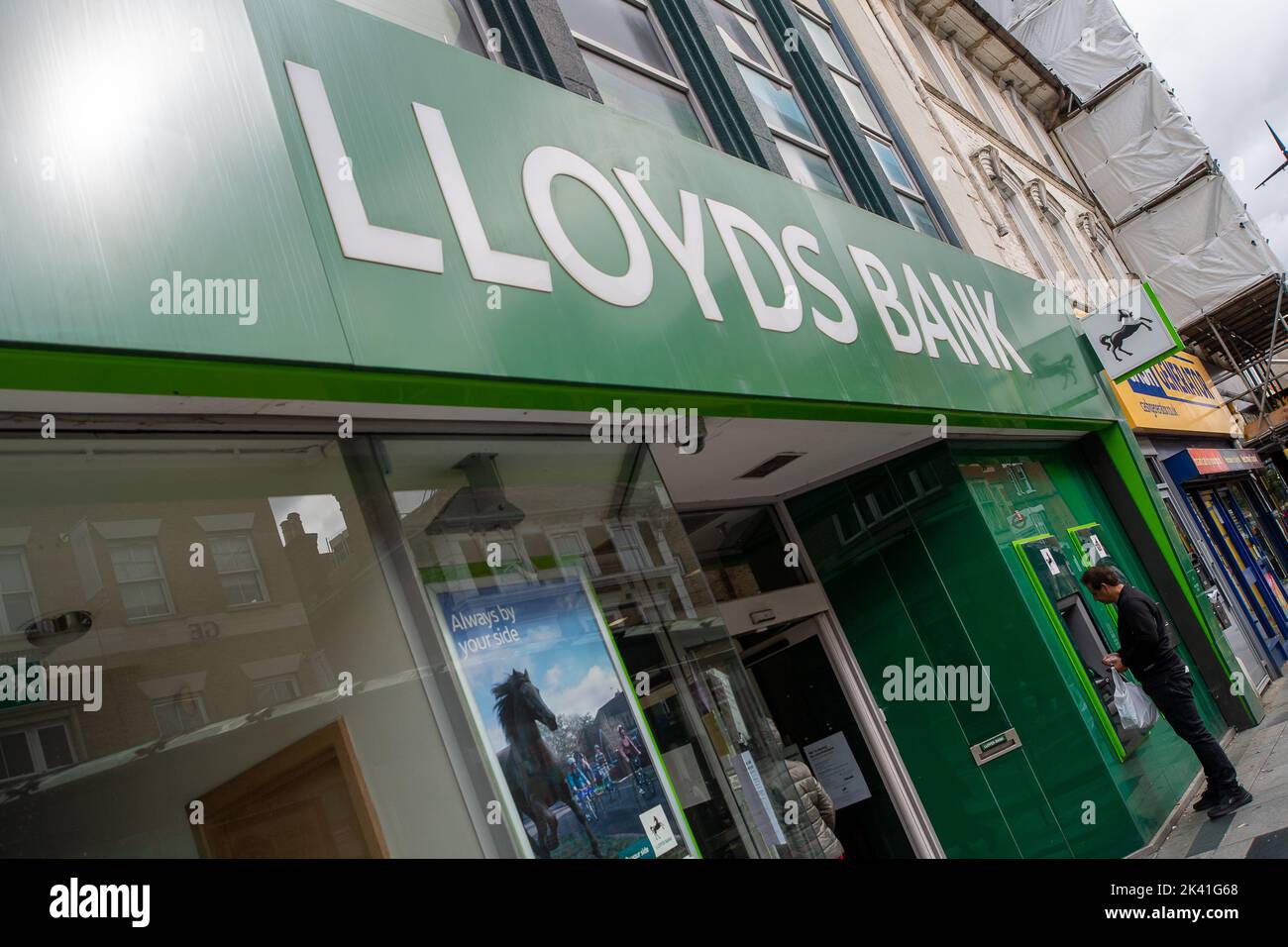 Slough, Berkshire, UK. 29th September, 2022. Lloyds Bank in Slough High ...