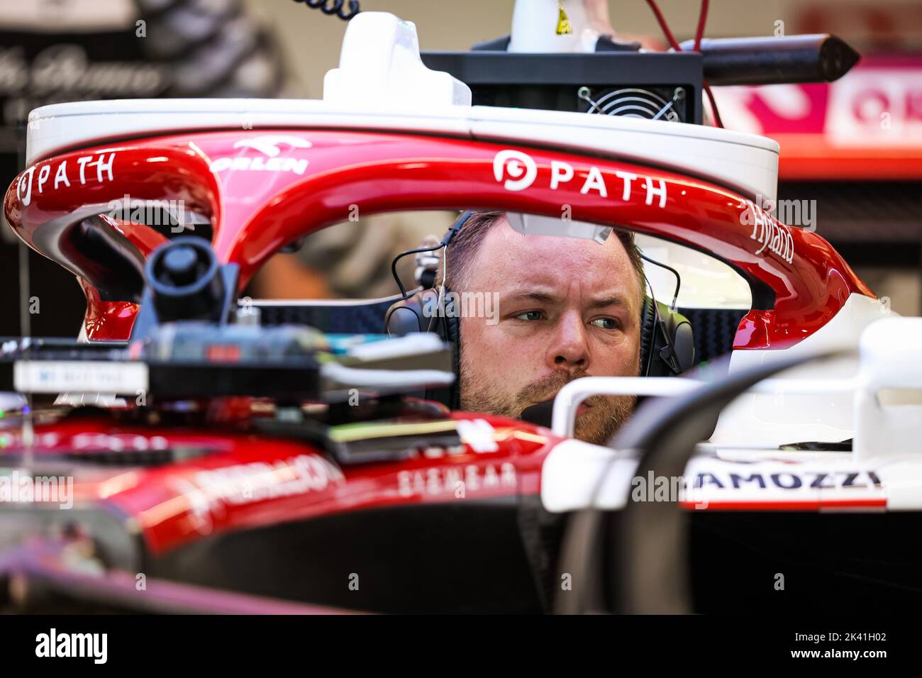 Alfa Romeo F1 Team ORLEN, ambiance mechanics at work during the Formula ...