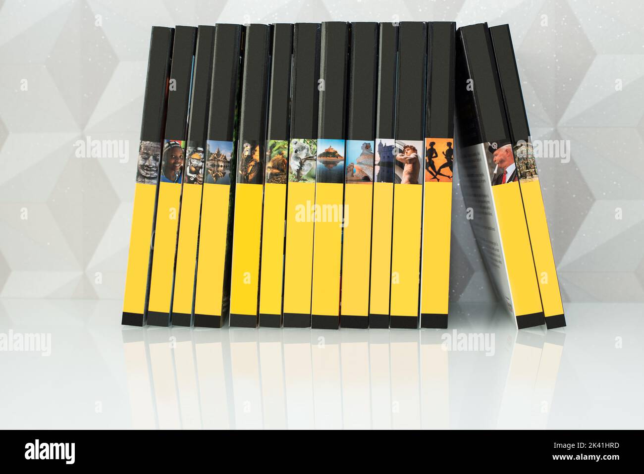 Painted book shelf hi-res stock photography and images - Alamy