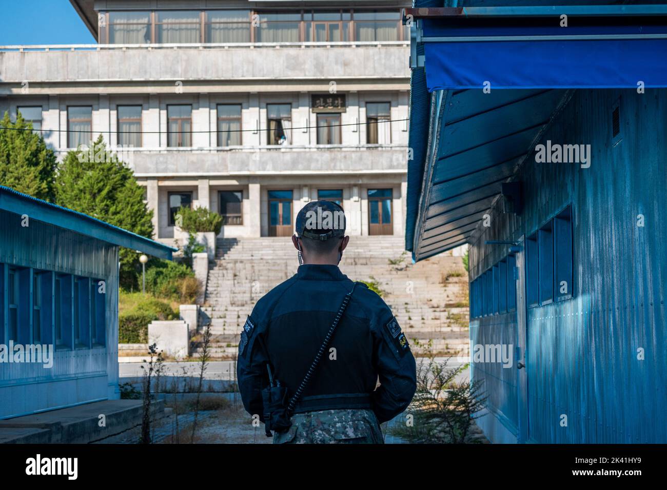 Seoul, South Korea. 29th Sep, 2022. A South Korean soldier stands guard ...