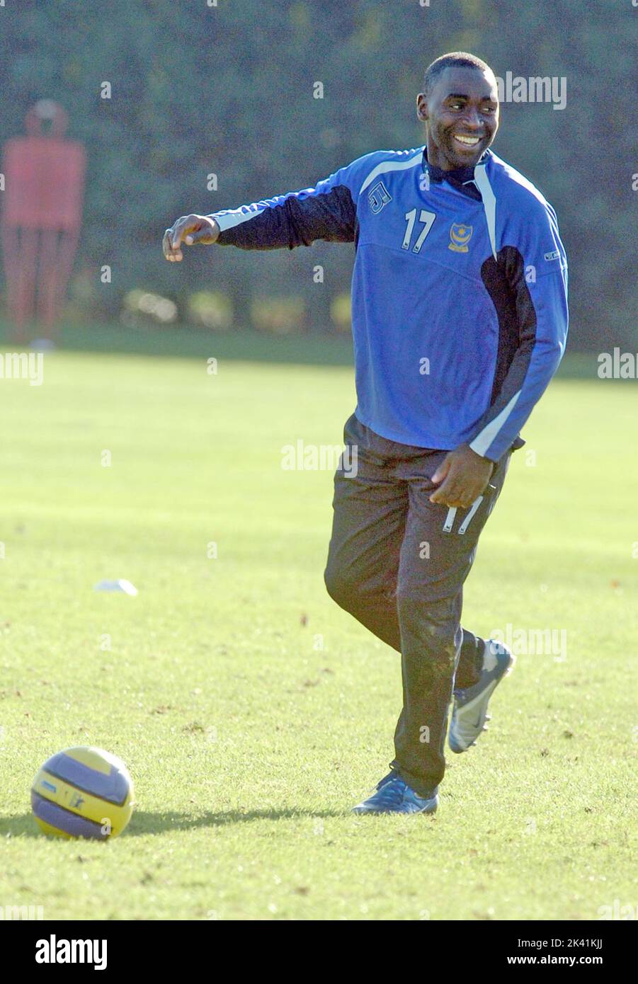 PORTSMOUTH TRAINING ANDREW COLE PIC MIKE WALKER, 2006 Stock Photo - Alamy