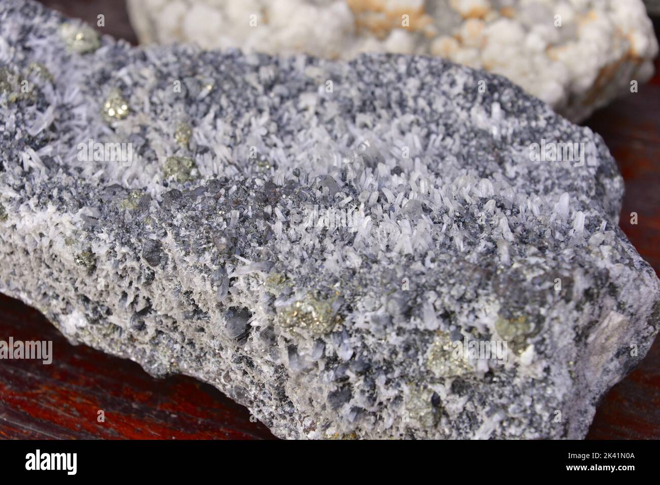 Heavy crystal quartz hi-res stock photography and images - Alamy