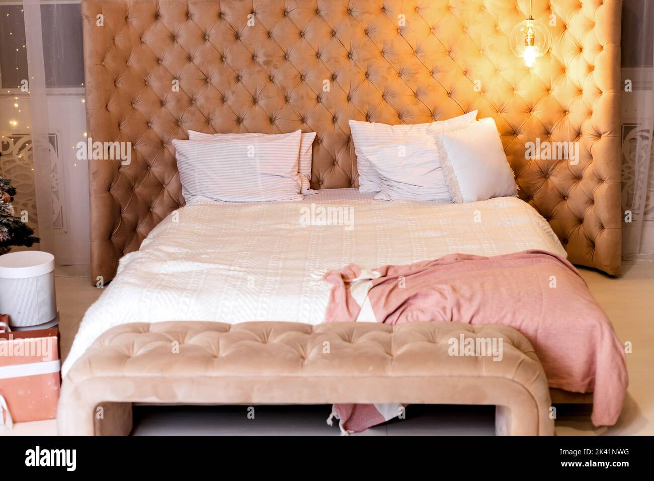 Comfortable bed pink walls hi-res stock photography and images - Alamy
