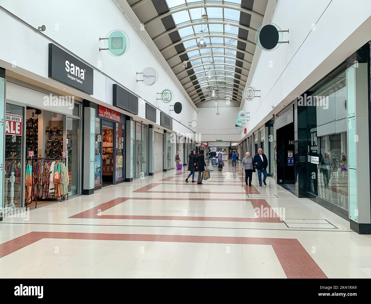 Slough, Berkshire, UK. 29th September, 2022. The Queensmere Shopping ...