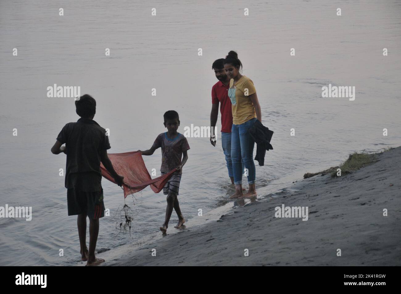 Delhi, Delhi, India. 29th Sep, 2022. Child Residents who living along ...