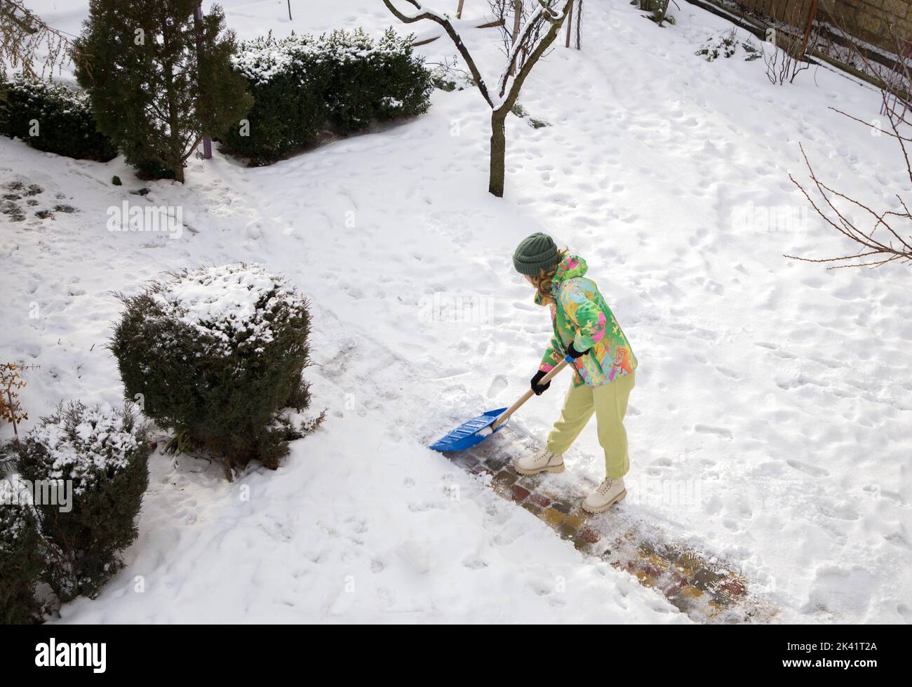 Side view shovel hi-res stock photography and images - Alamy