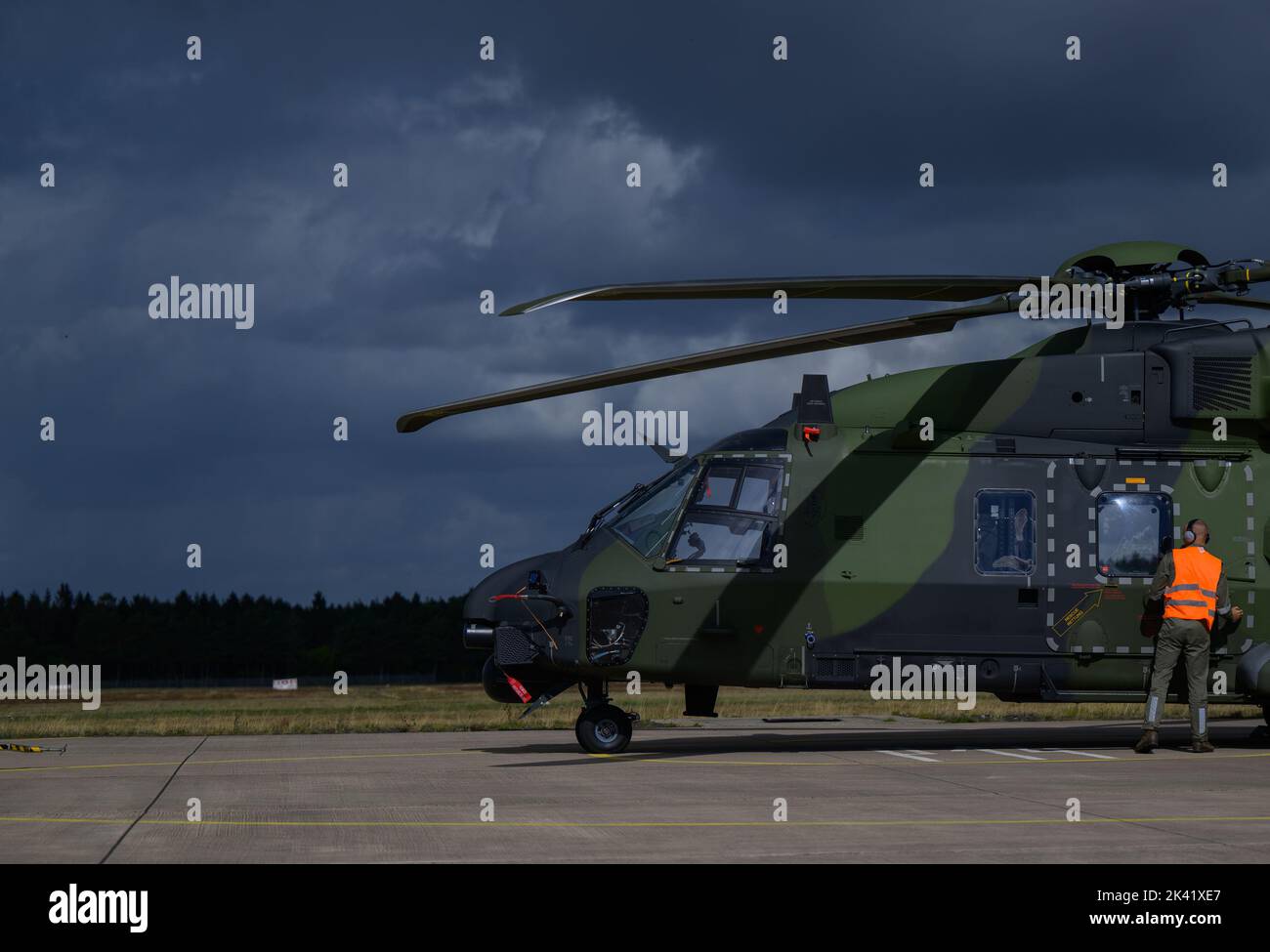 20 September 2022, Lower Saxony, Faßberg: A German Army NH90 multi ...
