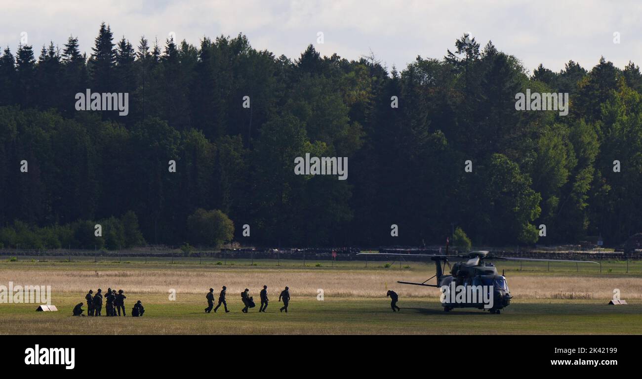20 September 2022, Lower Saxony, Faßberg: Soldiers from the German ...