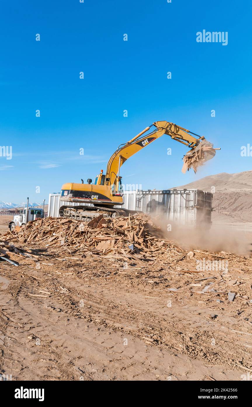 Tractor trailer garbage dump hi-res stock photography and images - Alamy