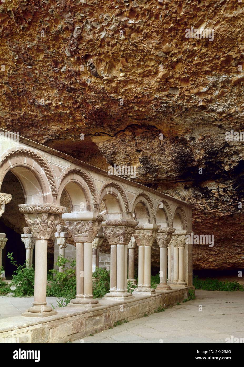 VISTA DEL CLAUSTRO - SIGLO XII - ROMANICO. Location: MONASTERIO DE SAN ...
