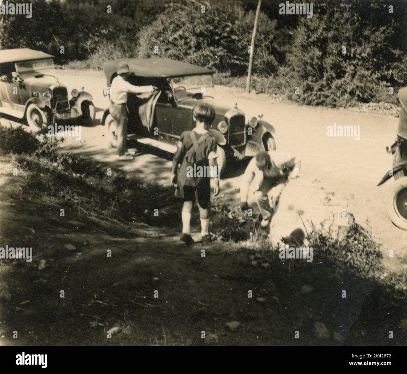 Pit stop along the road during a car trip, Italy 1920s Stock Photo - Alamy