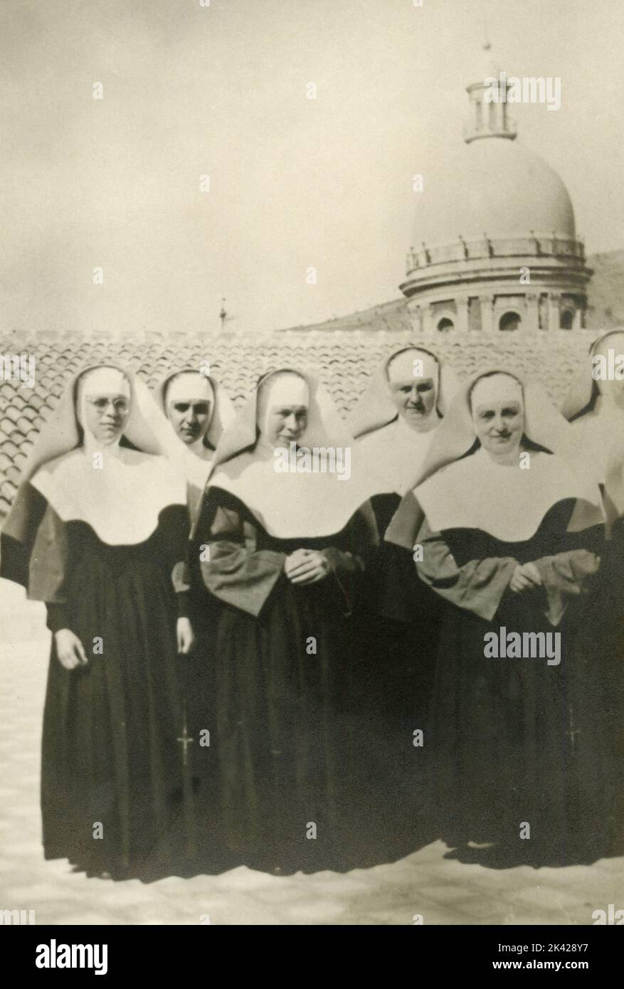 1950s catholic nuns hi-res stock photography and images - Alamy