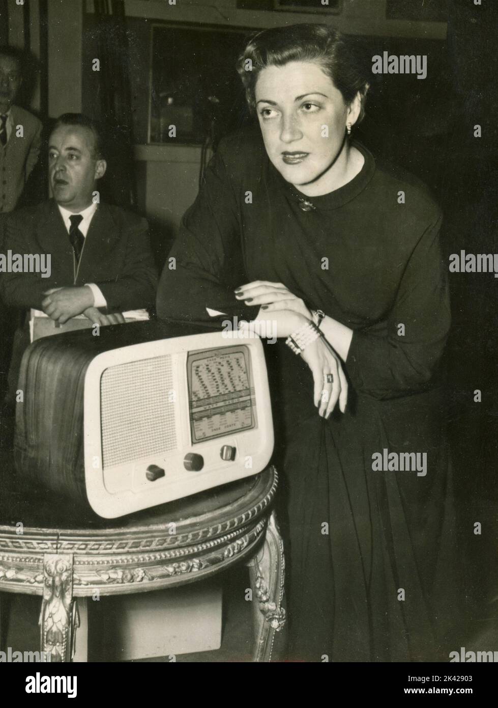 Italian singer Carla Boni leaning against a radio, Italy 1950s Stock ...