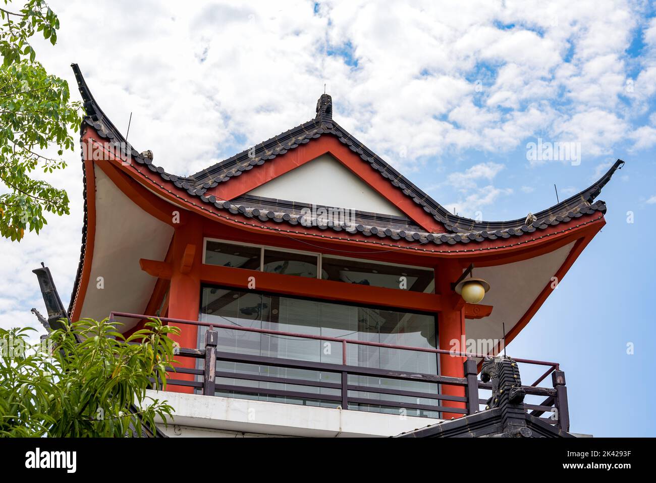 A raised archway of a traditional Chinese ancient building Stock Photo ...