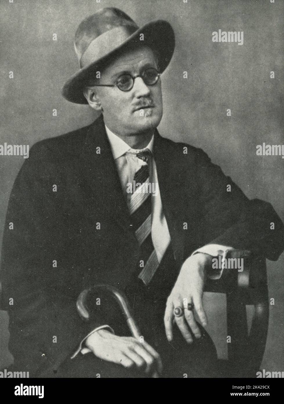 James joyce poet hi-res stock photography and images - Alamy