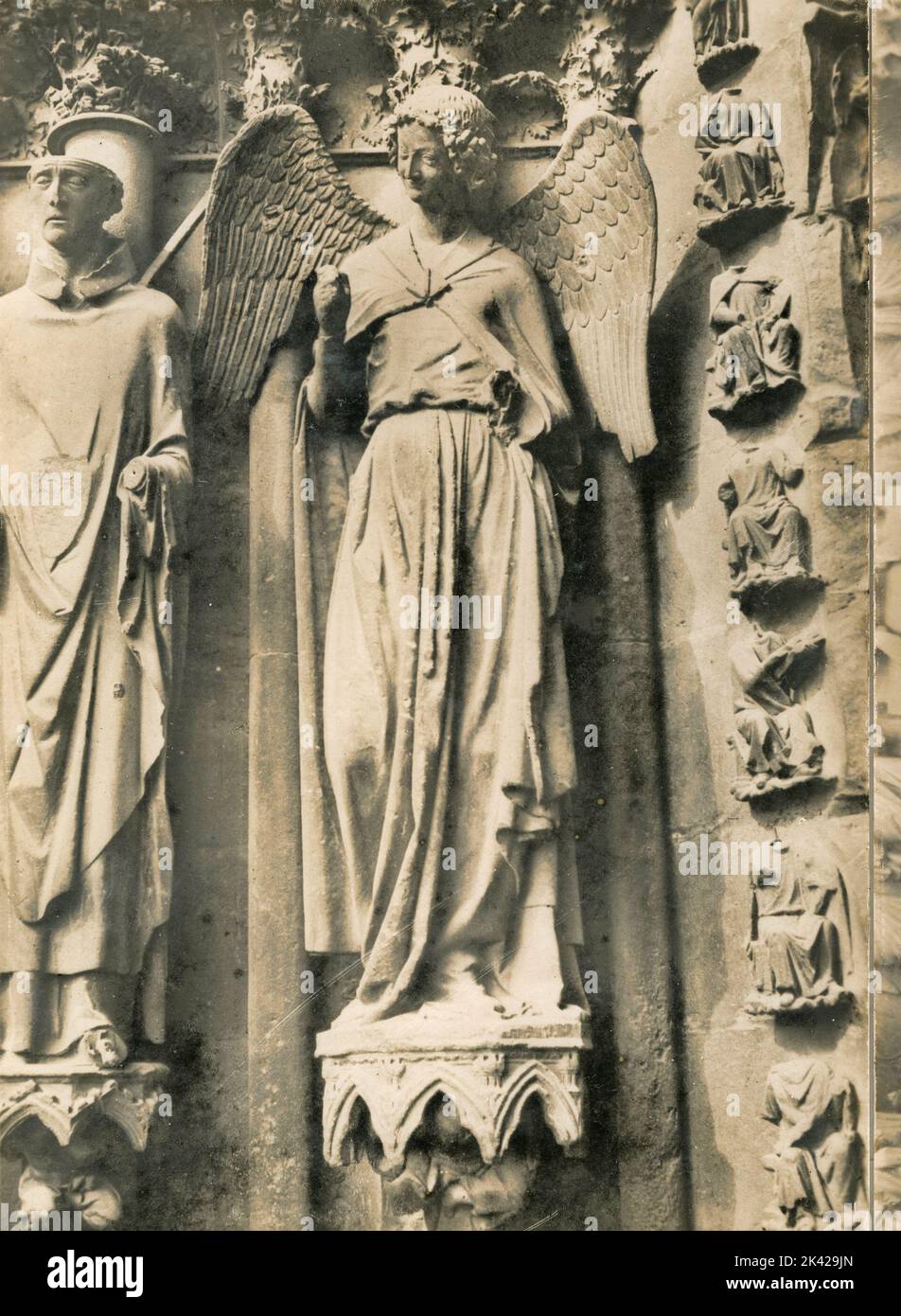 Statue of the western facade: An Angel, Cathedral of Reims, France ...