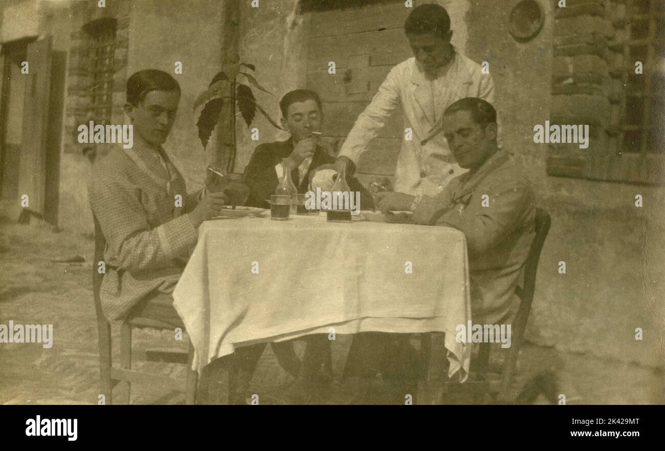 Italy restaurant 1910s hi-res stock photography and images - Alamy