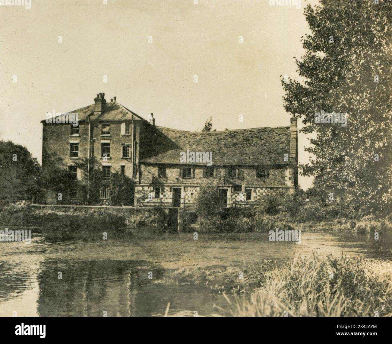 View of the Old Mill, Harnham, Salisbury, UK 1930s Stock Photo - Alamy