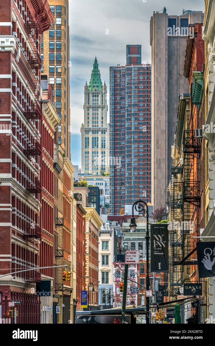 Downtown manhattan street hi-res stock photography and images - Alamy
