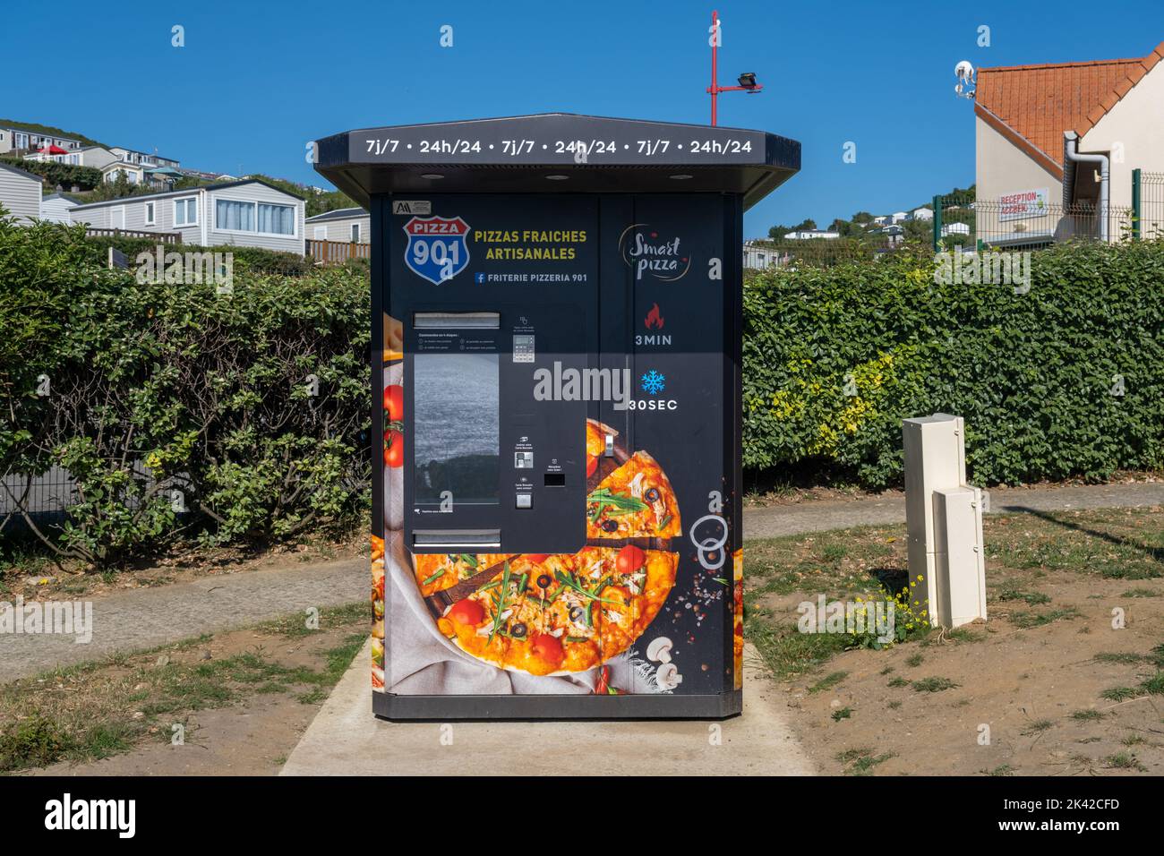 Automatic pizza vending machine hi-res stock photography and images - Alamy