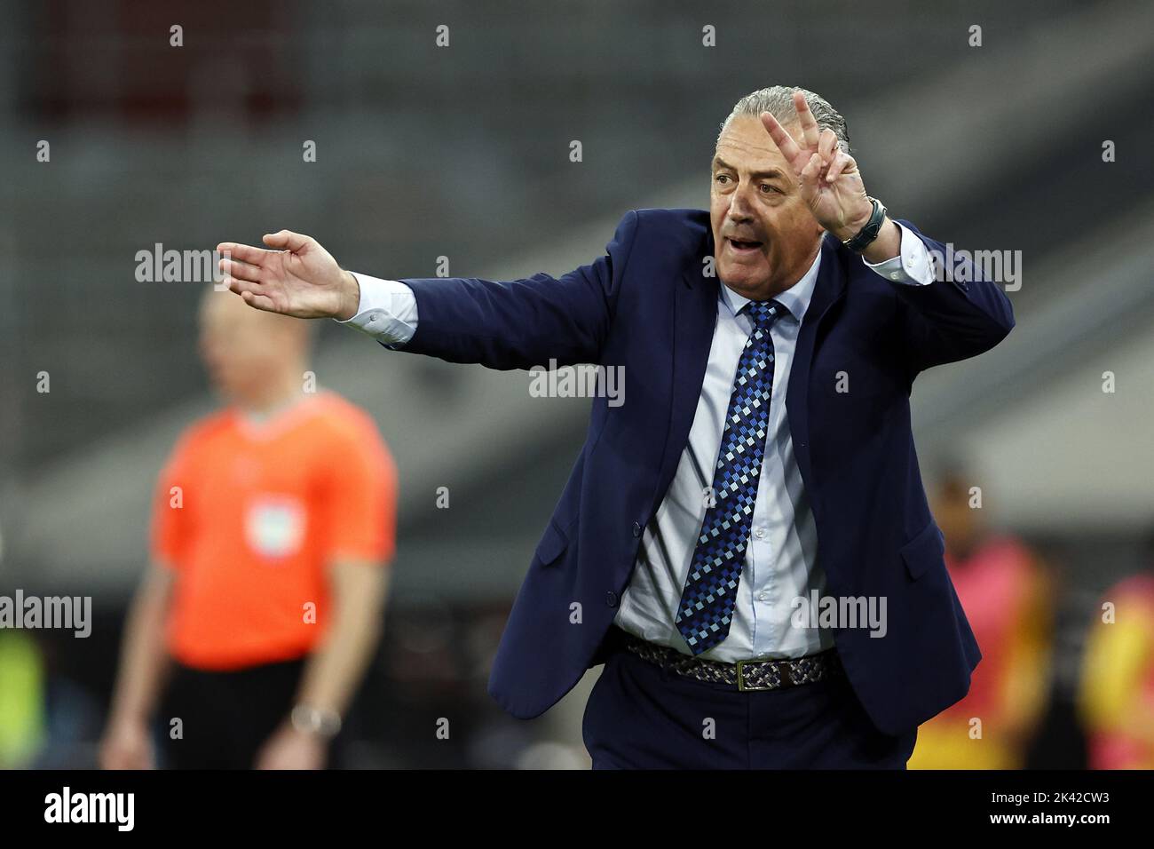 DUSSELDORF - Ecuador coach Gustavo Alfaro during the international ...