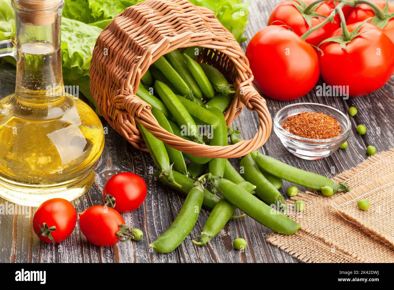 green pea on wood background Stock Photo - Alamy