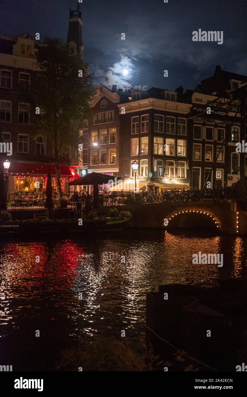 Nightlife by the canal hi-res stock photography and images - Alamy