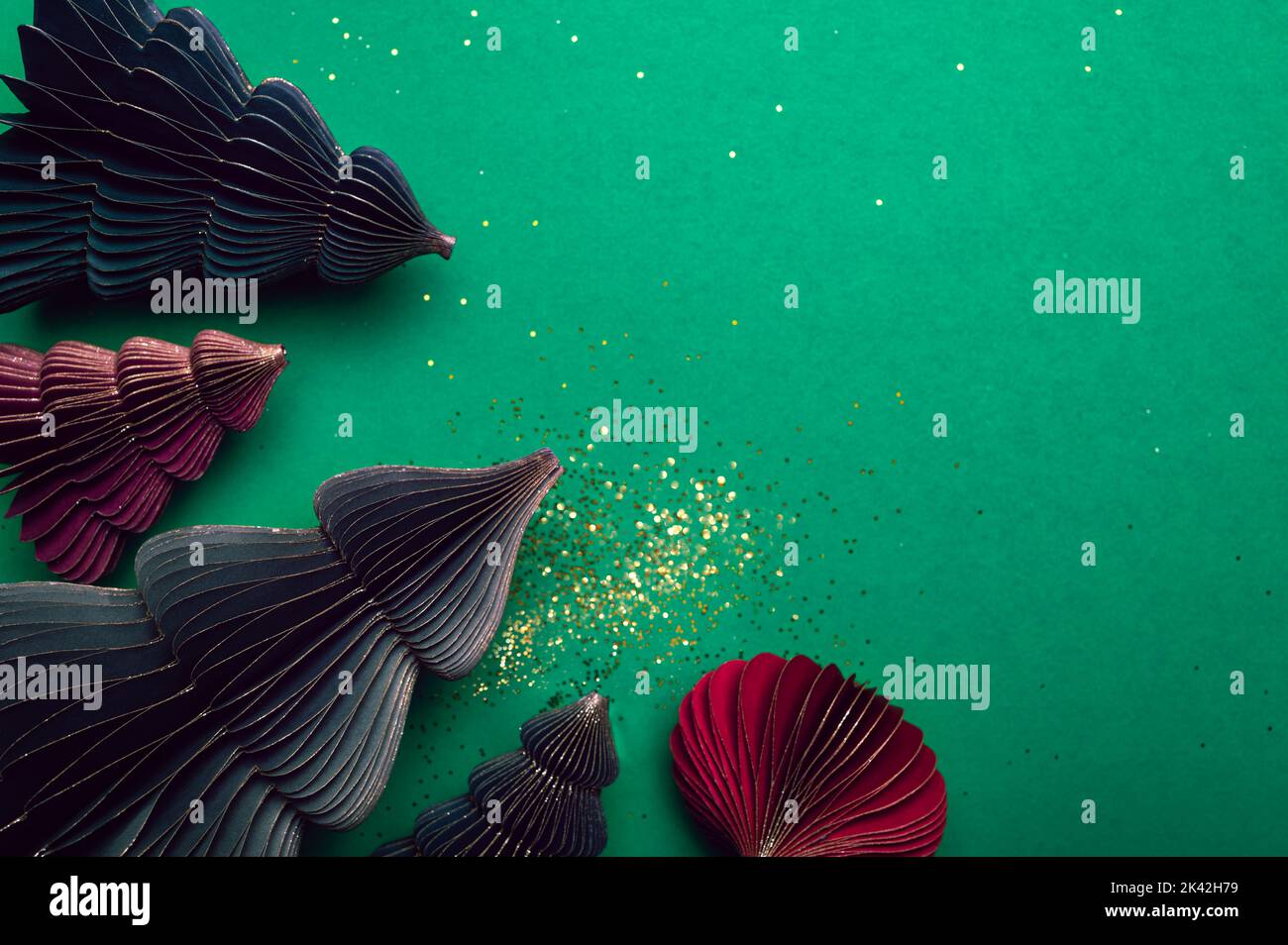 Honeycomb baubles hi-res stock photography and images - Alamy