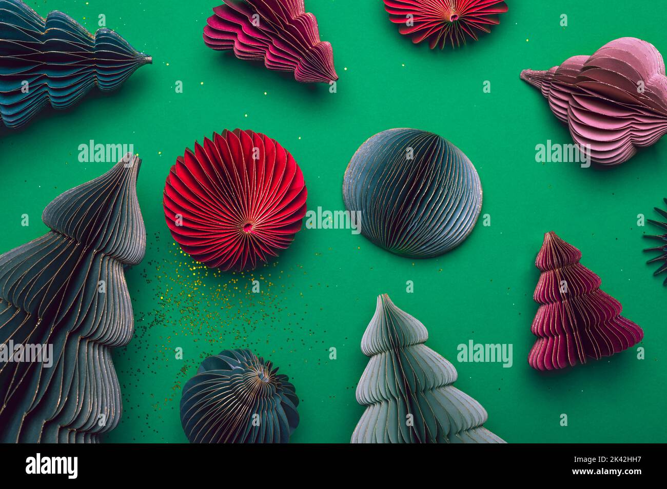 Honeycomb baubles hi-res stock photography and images - Alamy