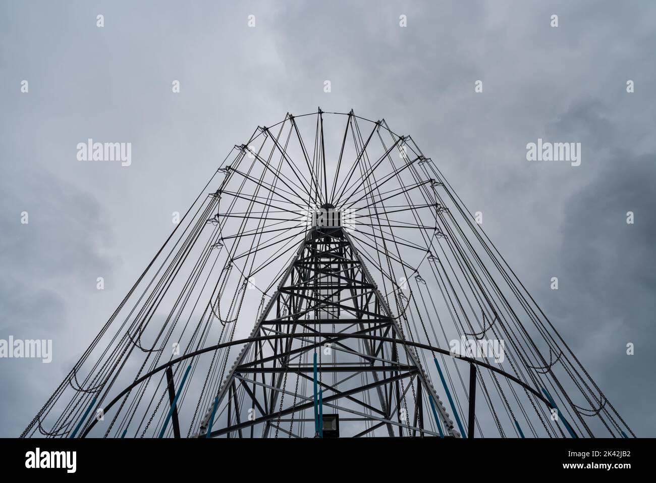 Diagonal steel beam hi-res stock photography and images - Alamy