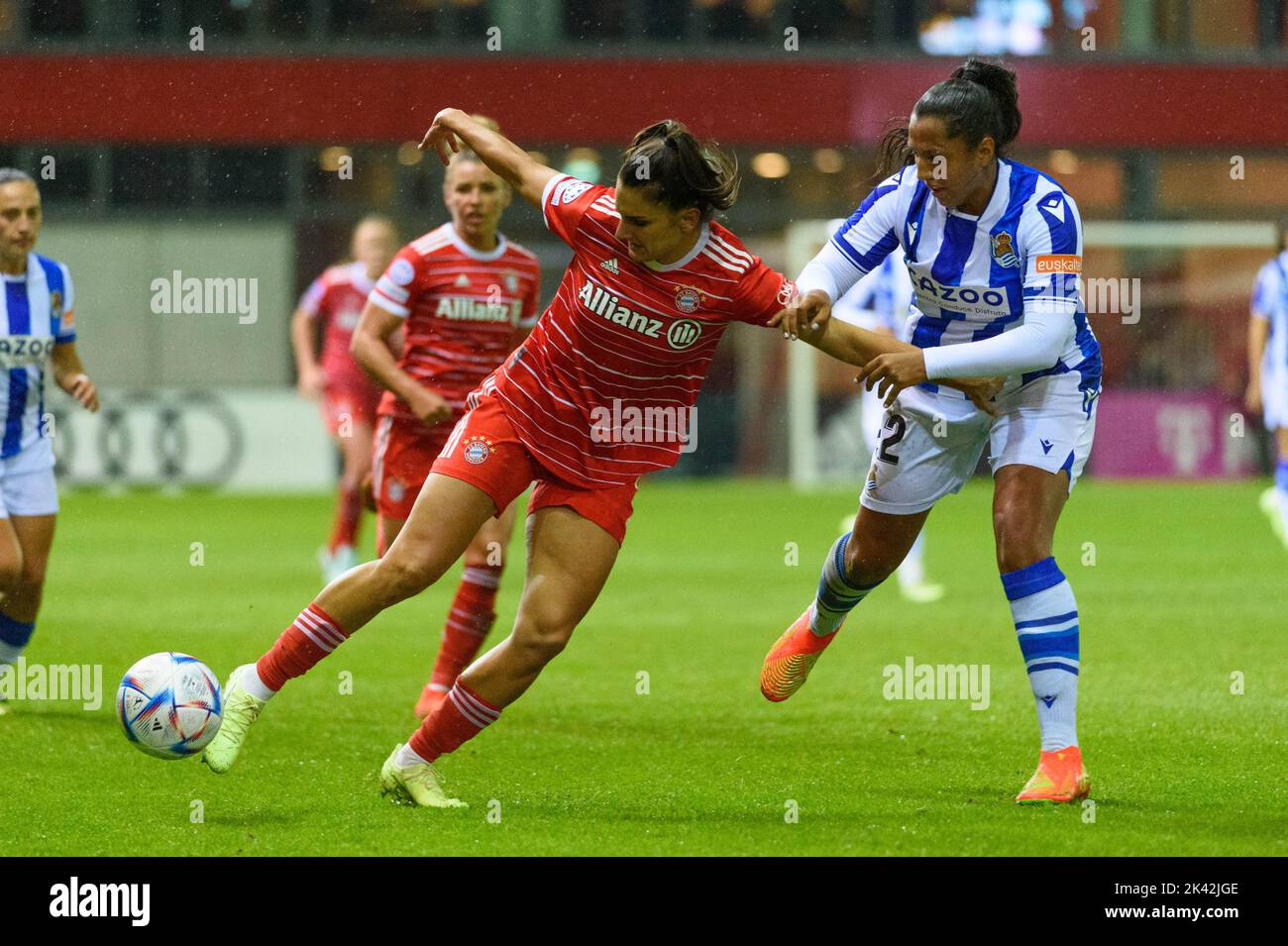 San frauen hi-res stock photography and images - Alamy