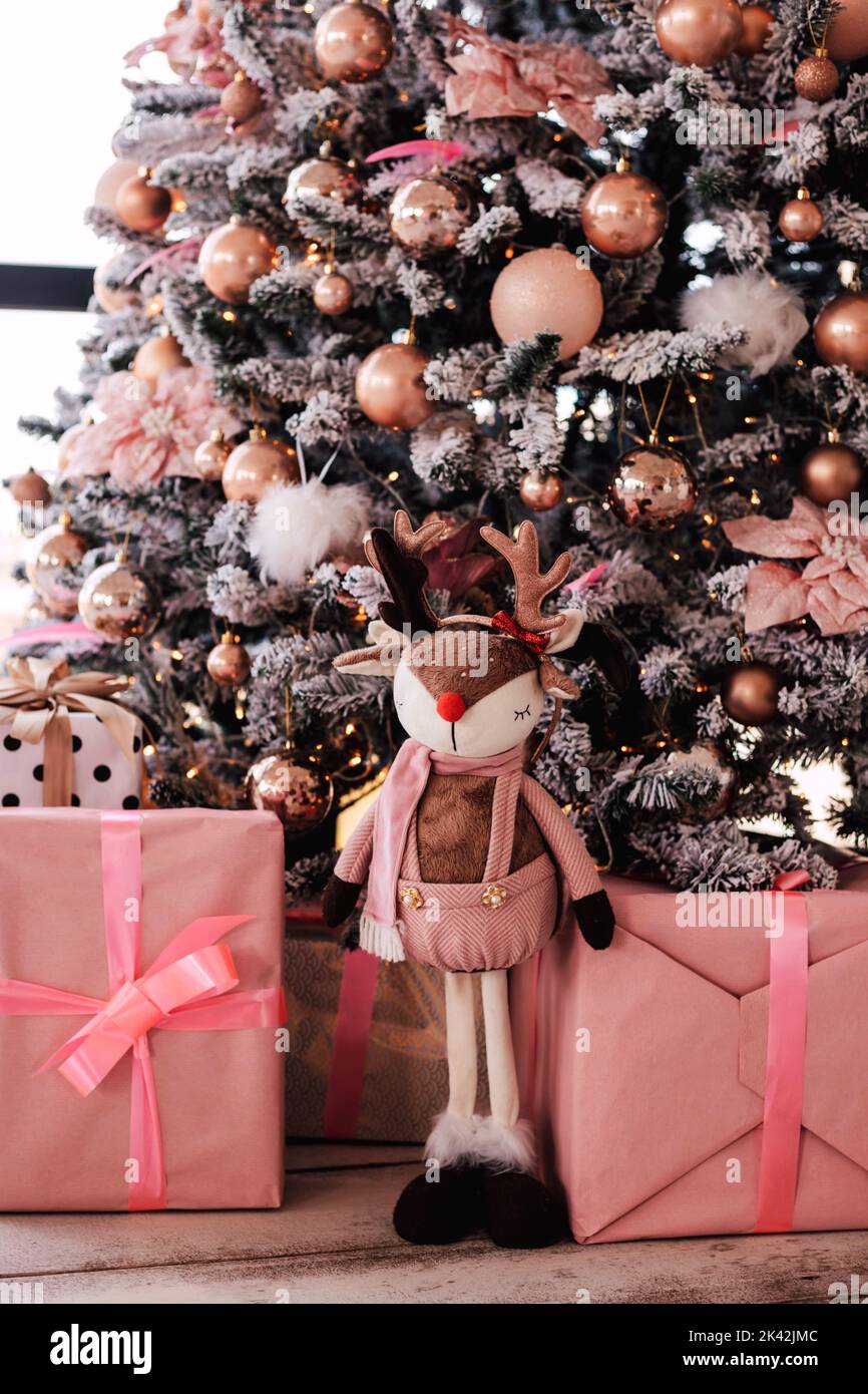 Pink boxes hi-res stock photography and images - Alamy