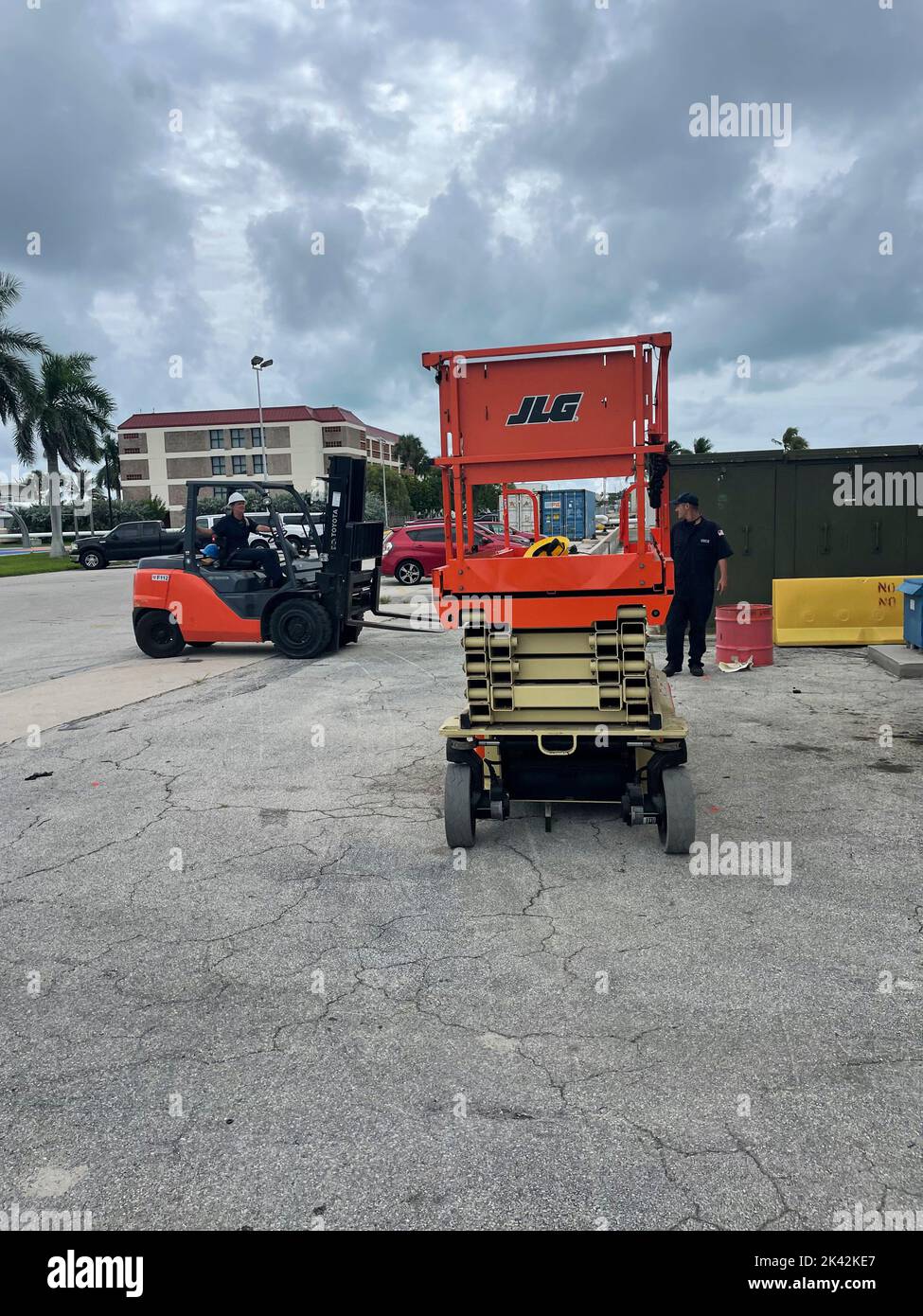 Florida, USA. 27th Sep, 2022. U.S. Coast Guard crews from Sector Key ...