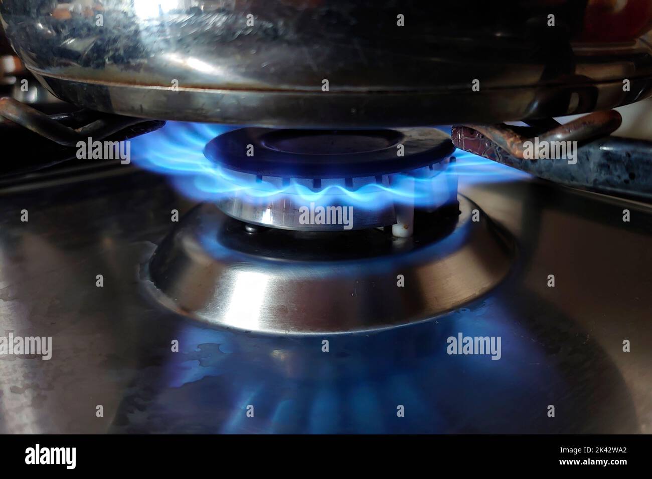 Gas cooker close-up with flame Stock Photo - Alamy