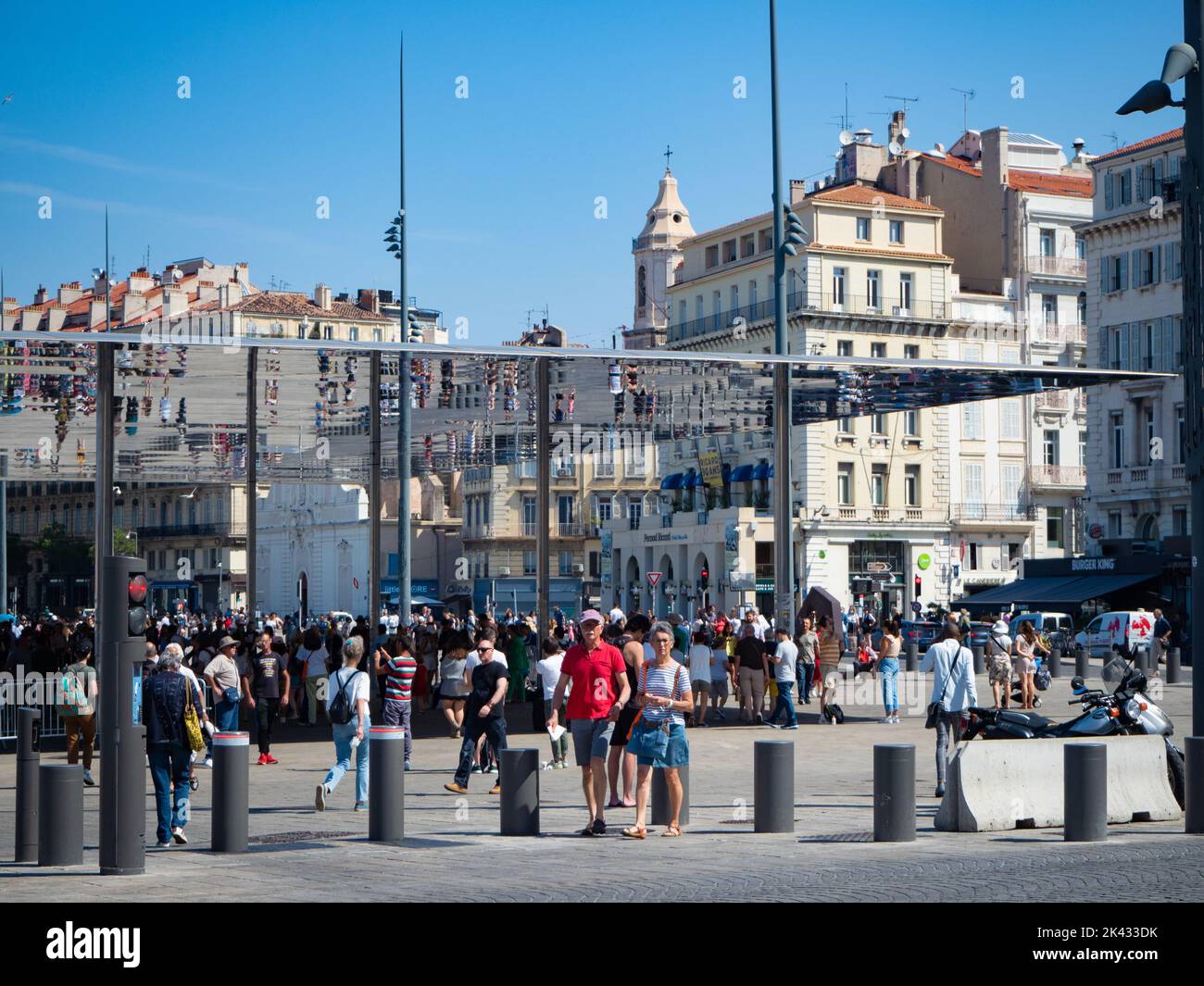 Marseille old harbour stroll hi-res stock photography and images - Alamy
