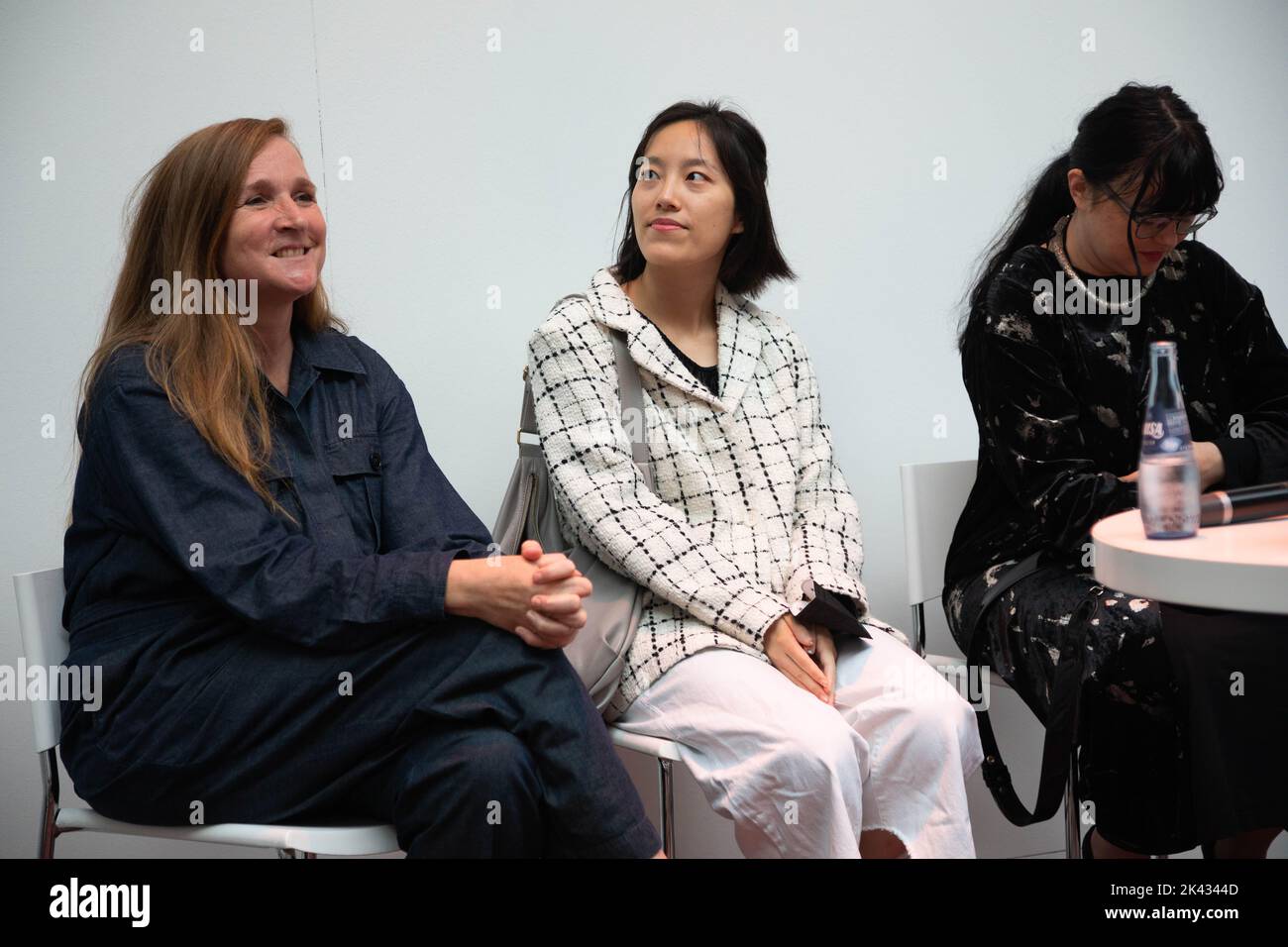 Panel Talk – Thema: The Metaverse - A curse or a blessing?, Beata Wilczek,Yifan Pu,Friederike ...