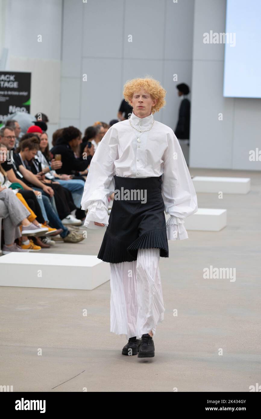 Collective Fashion Show, Ukrainische Nachwuchsdesigner:innen der ...
