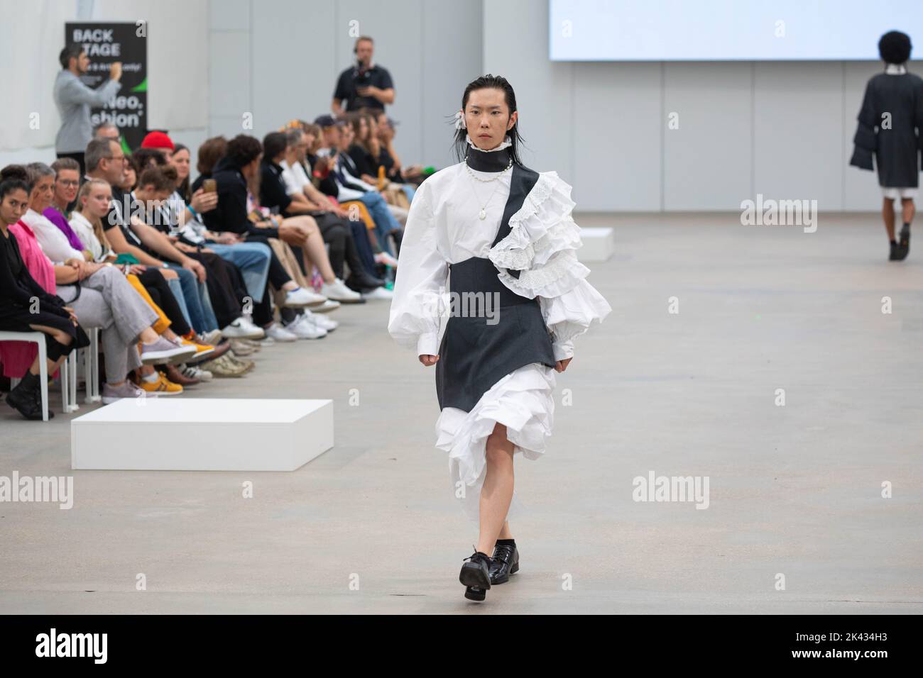 Collective Fashion Show, Ukrainische Nachwuchsdesigner:innen der ...