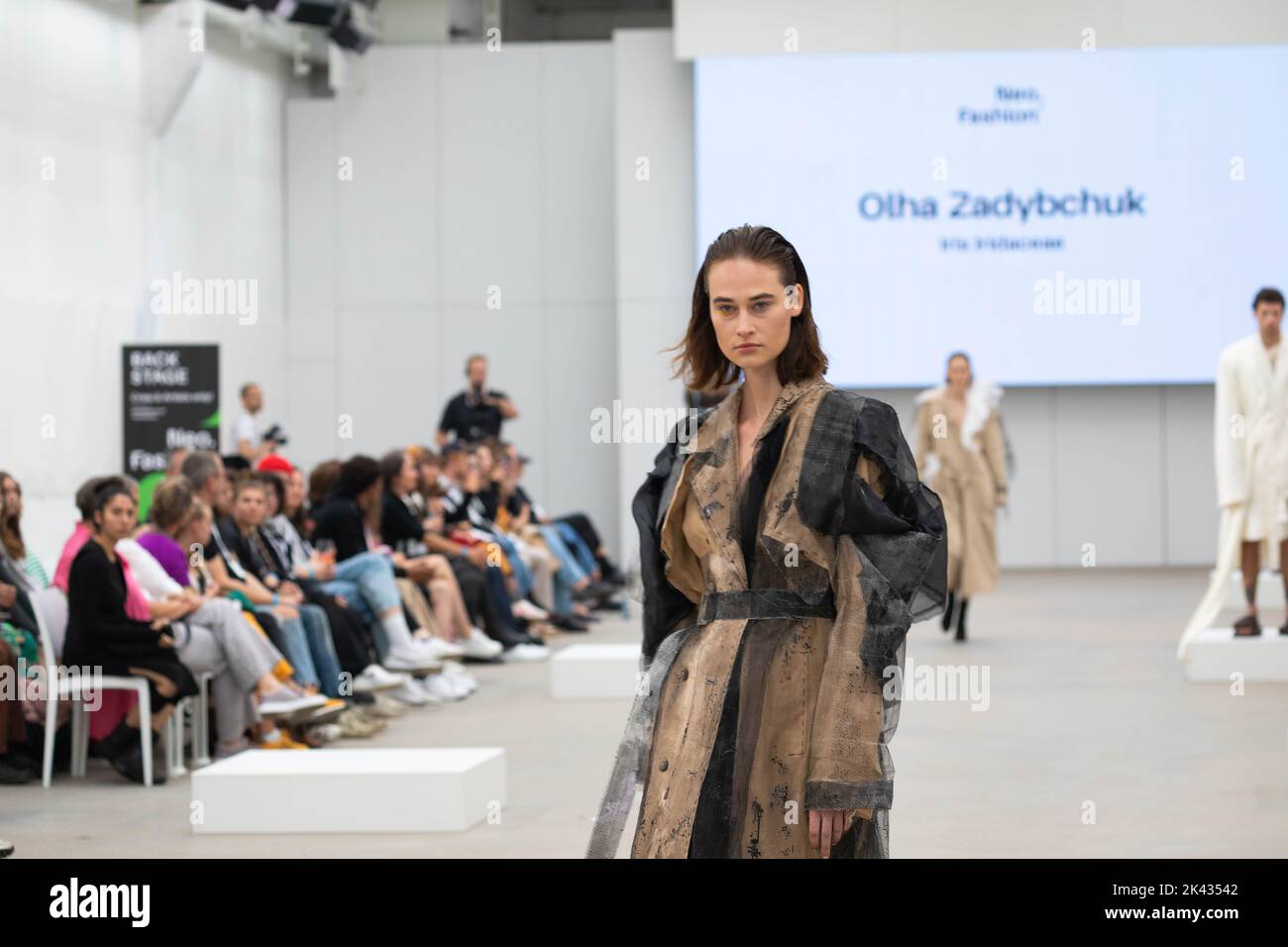 Collective Fashion Show, Ukrainische Nachwuchsdesigner:innen der ...