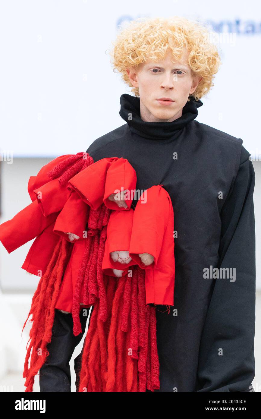 Collective Fashion Show, Ukrainische Nachwuchsdesigner:innen der ...