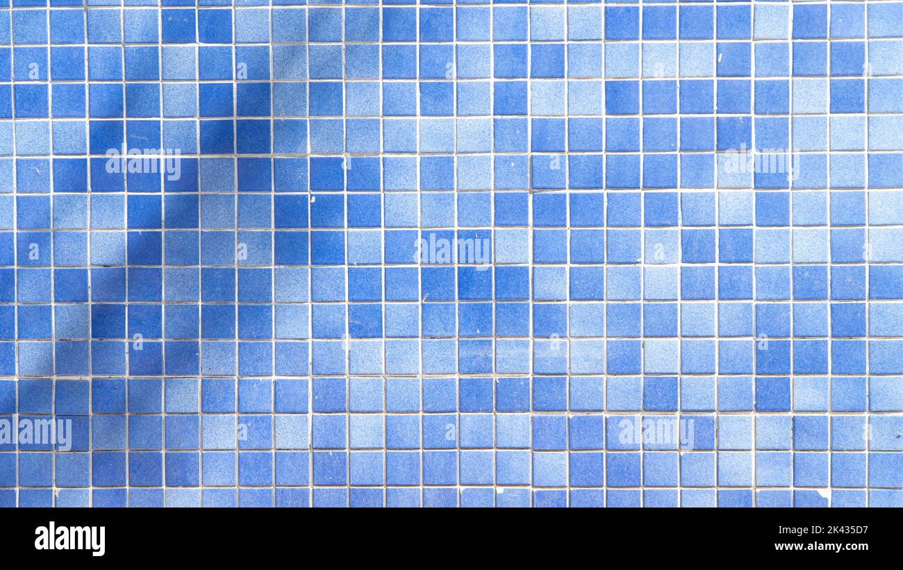 Blue tiles bathroom texture hi-res stock photography and images - Alamy