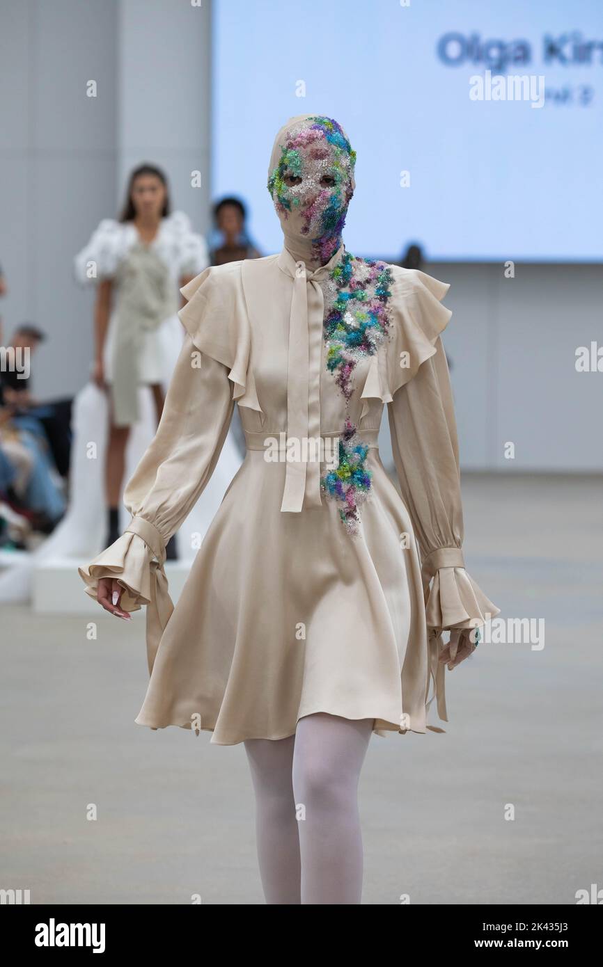 Collective Fashion Show, Ukrainische Nachwuchsdesigner:innen der ...