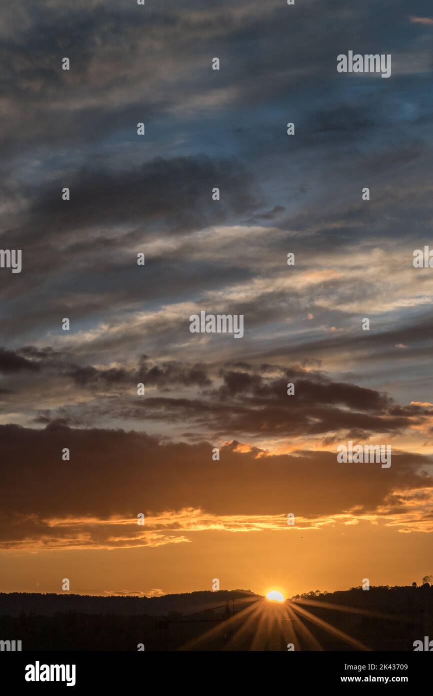 Cloudy sky and colorful sunset in the evening - Coucher de soleil avec ...