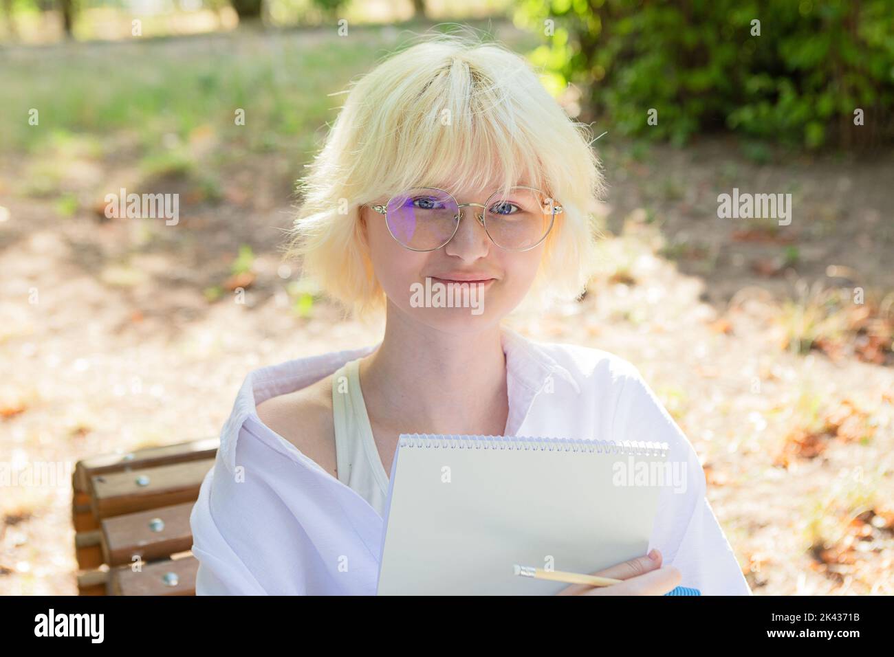 Paperbook book hi-res stock photography and images - Alamy
