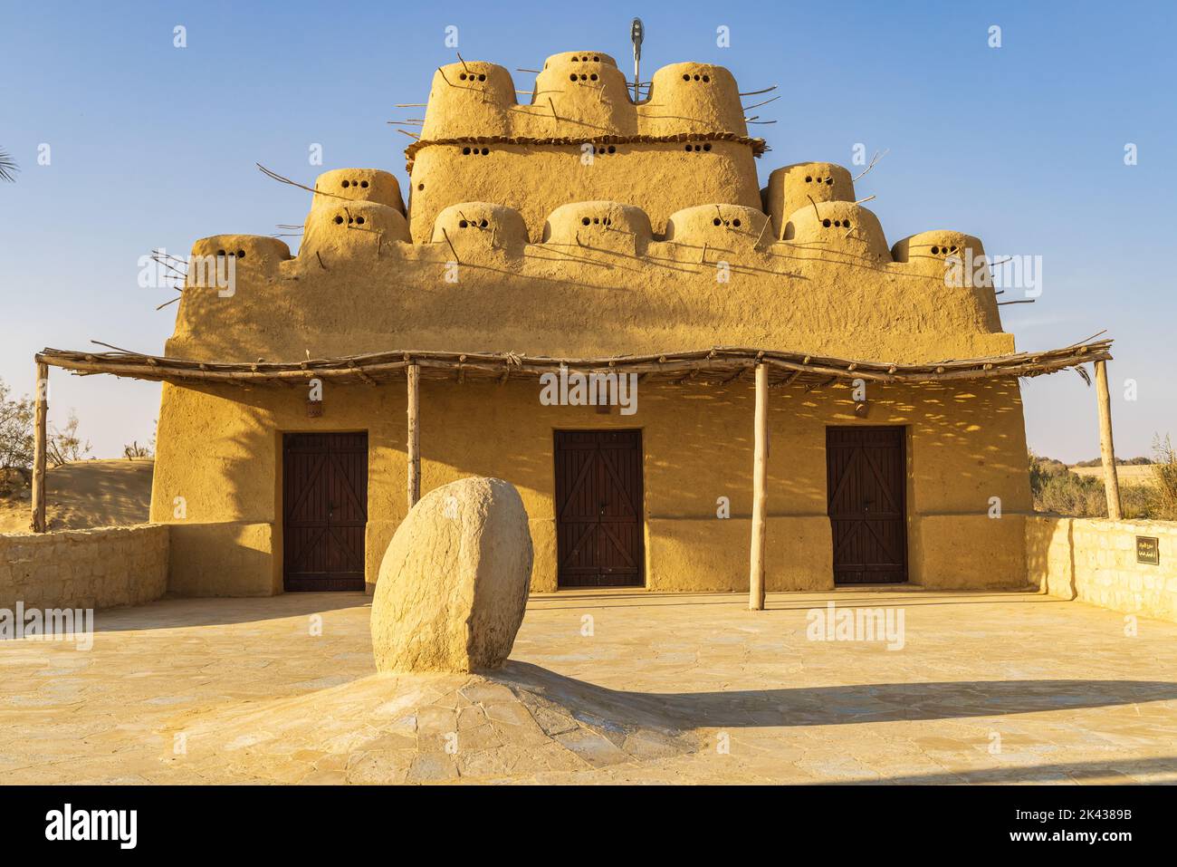 Faiyum Oasis, Egypt. Traditional desert building at Faiyum Oasis Stock ...