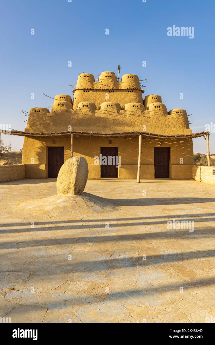 Faiyum Oasis, Egypt. Traditional desert building at Faiyum Oasis Stock ...