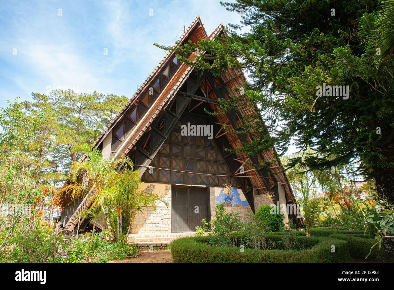 Cam triangle hi-res stock photography and images - Alamy