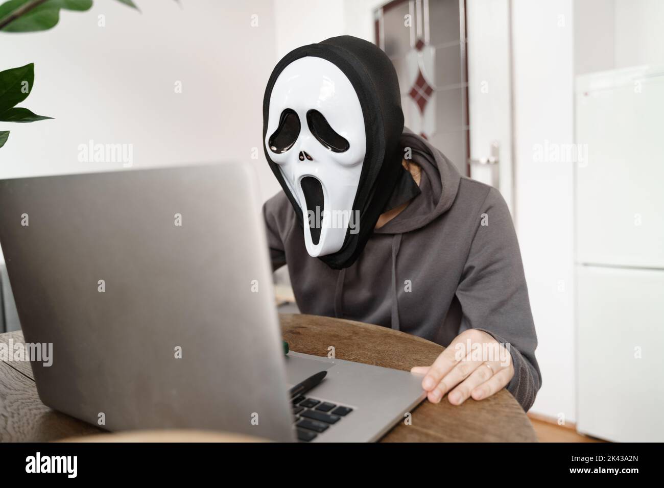 Anonymus person ghost mask working hi-res stock photography and images ...
