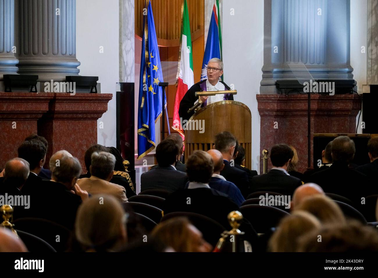 Tim Cook in Naples to receive honorary degree in Innovation and ...